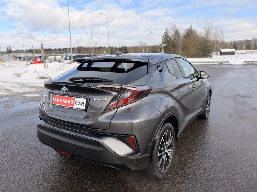 Pelēks Toyota C-HR 2017 Viļņa, ar dzinēja tilpumu 1.80 L un nobraukumu 131 tūkst. km par 15950 €, foto 4 vietnē AUTOMOTO.COM.LV