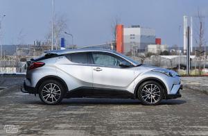 Pelēks Toyota C-HR 2017 Viļņa, ar dzinēja tilpumu 1.80 L un nobraukumu 207 tūkst. km par 14750 €, foto 3 vietnē AUTOMOTO.COM.LV