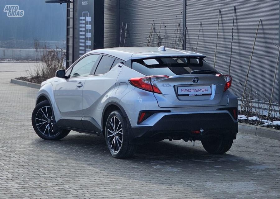 Pelēks Toyota C-HR 2017 Viļņa, ar dzinēja tilpumu 1.80 L un nobraukumu 207 tūkst. km par 14750 €, foto 6 vietnē AUTOMOTO.COM.LV