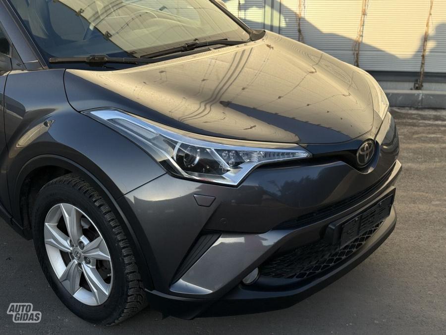 Pelēks Toyota C-HR 2017 Utena, ar dzinēja tilpumu 1.20 L un nobraukumu 162 tūkst. km par 12950 €, foto 2 vietnē AUTOMOTO.COM.LV