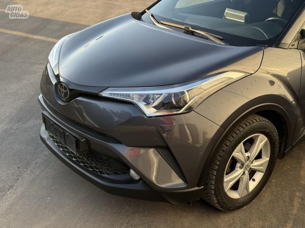 Grey Toyota C-HR 2017 in Utena, with an engine capacity of 1.20 L and mileage of 162 thousand km for 12950 €, photo 5 on AUTOMOTO.COM.LV