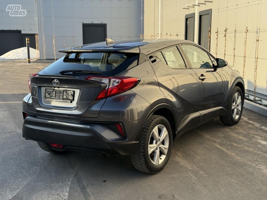 Pelēks Toyota C-HR 2017 Utena, ar dzinēja tilpumu 1.20 L un nobraukumu 162 tūkst. km par 12950 €, foto 8 vietnē AUTOMOTO.COM.LV