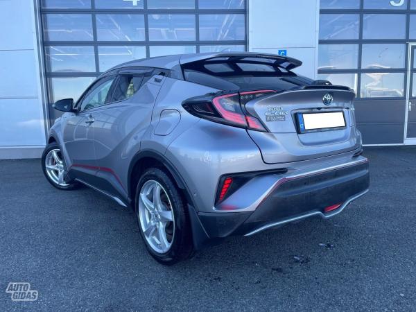 Pelēks Toyota C-HR 2017 Klaipėda, ar dzinēja tilpumu 1.80 L un nobraukumu 162 tūkst. km par 17200 €, foto 3 vietnē AUTOMOTO.COM.LV