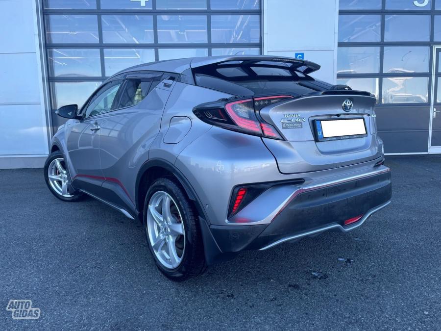 Pelēks Toyota C-HR 2017 Klaipėda, ar dzinēja tilpumu 1.80 L un nobraukumu 162 tūkst. km par 17200 €, foto 4 vietnē AUTOMOTO.COM.LV