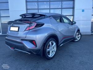Pelēks Toyota C-HR 2017 Klaipėda, ar dzinēja tilpumu 1.80 L un nobraukumu 162 tūkst. km par 17200 €, foto 5 vietnē AUTOMOTO.COM.LV
