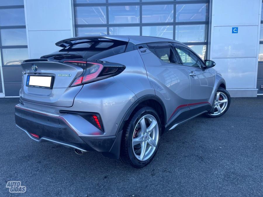 Pelēks Toyota C-HR 2017 Klaipėda, ar dzinēja tilpumu 1.80 L un nobraukumu 162 tūkst. km par 17200 €, foto 5 vietnē AUTOMOTO.COM.LV
