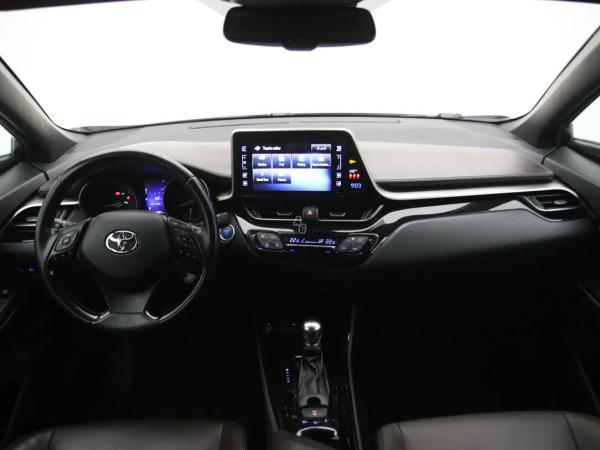 Grey Toyota C-HR 2017 in Vilnius, with an engine capacity of 1.80 L and mileage of 212 thousand km for 14899 €, photo 2 on AUTOMOTO.COM.LV