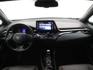 Grey Toyota C-HR 2017 in Vilnius, with an engine capacity of 1.80 L and mileage of 212 thousand km for 14899 €, photo 3 on AUTOMOTO.COM.LV