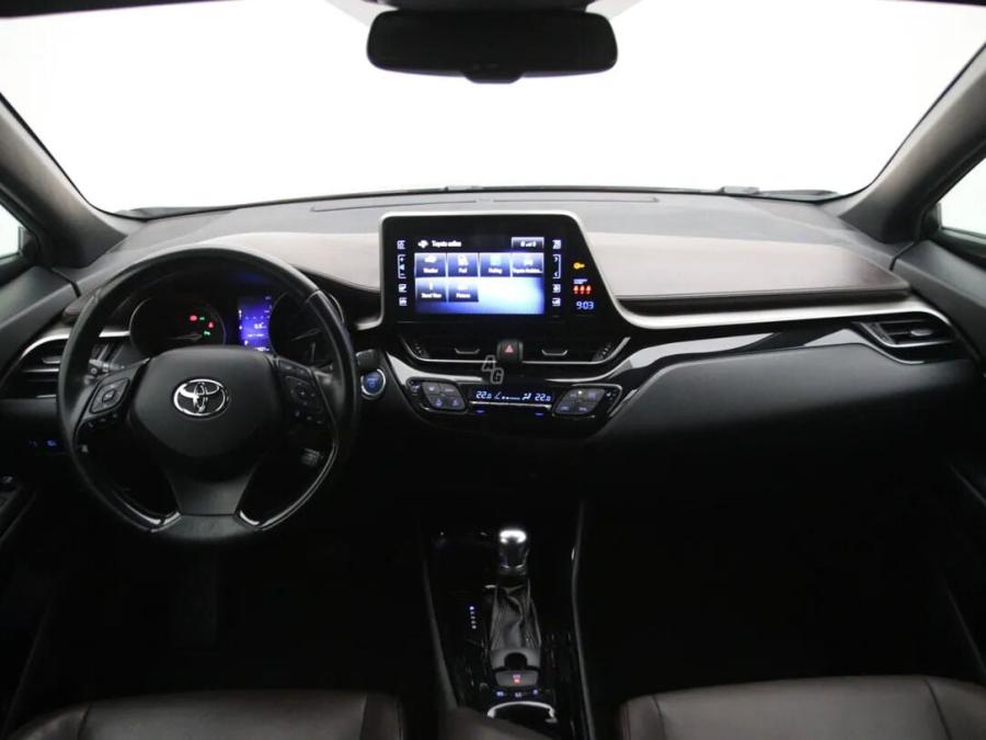 Grey Toyota C-HR 2017 in Vilnius, with an engine capacity of 1.80 L and mileage of 212 thousand km for 14899 €, photo 3 on AUTOMOTO.COM.LV