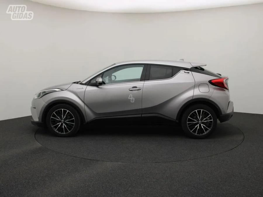 Grey Toyota C-HR 2017 in Vilnius, with an engine capacity of 1.80 L and mileage of 212 thousand km for 14899 €, photo 7 on AUTOMOTO.COM.LV