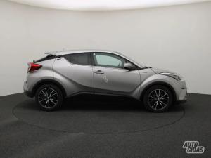 Grey Toyota C-HR 2017 in Vilnius, with an engine capacity of 1.80 L and mileage of 212 thousand km for 14899 €, photo 10 on AUTOMOTO.COM.LV