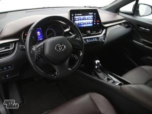 Grey Toyota C-HR 2017 in Vilnius, with an engine capacity of 1.80 L and mileage of 212 thousand km for 14899 €, photo 17 on AUTOMOTO.COM.LV