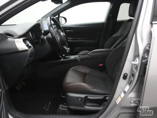 Pelēks Toyota C-HR 2017 Viļņa, ar dzinēja tilpumu 1.80 L un nobraukumu 171 tūkst. km par 16199 €, foto 4 vietnē AUTOMOTO.COM.LV