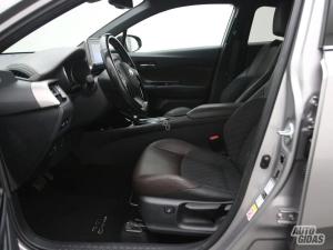 Серый Тойота C-HR 2017 в Вильнюс, объемом двигателя 1.80 л и пробегом 171 тыс. км за 16199 €, фото 5 на AUTOMOTO.COM.LV