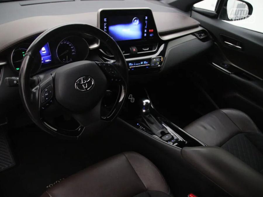 Серый Тойота C-HR 2017 в Вильнюс, объемом двигателя 1.80 л и пробегом 171 тыс. км за 16199 €, фото 17 на AUTOMOTO.COM.LV