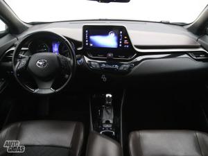 Серый Тойота C-HR 2017 в Вильнюс, объемом двигателя 1.80 л и пробегом 170 тыс. км за 16099 €, фото 3 на AUTOMOTO.COM.LV