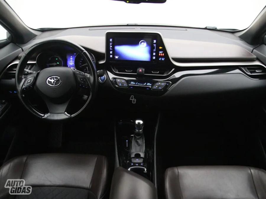 Серый Тойота C-HR 2017 в Вильнюс, объемом двигателя 1.80 л и пробегом 170 тыс. км за 16099 €, фото 3 на AUTOMOTO.COM.LV