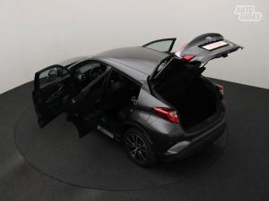 Серый Тойота C-HR 2017 в Вильнюс, объемом двигателя 1.80 л и пробегом 170 тыс. км за 16099 €, фото 14 на AUTOMOTO.COM.LV