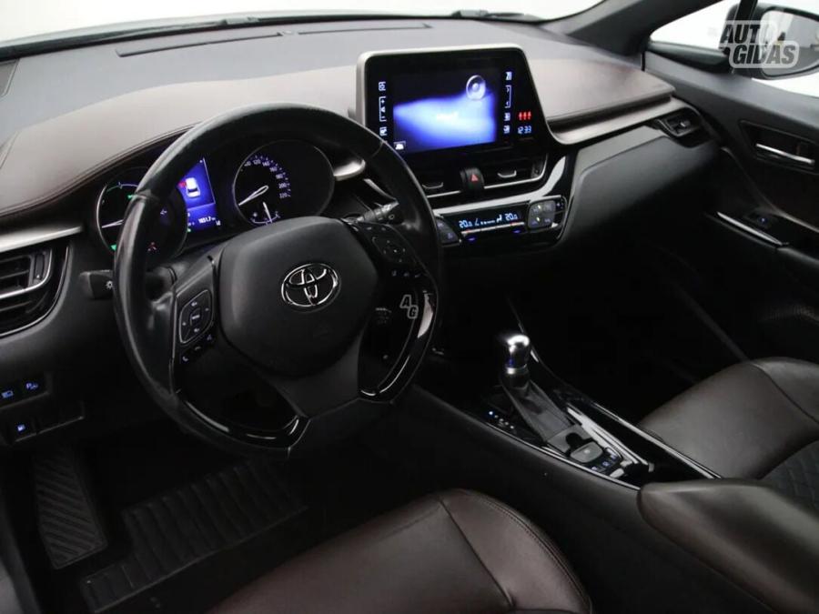 Серый Тойота C-HR 2017 в Вильнюс, объемом двигателя 1.80 л и пробегом 170 тыс. км за 16099 €, фото 17 на AUTOMOTO.COM.LV