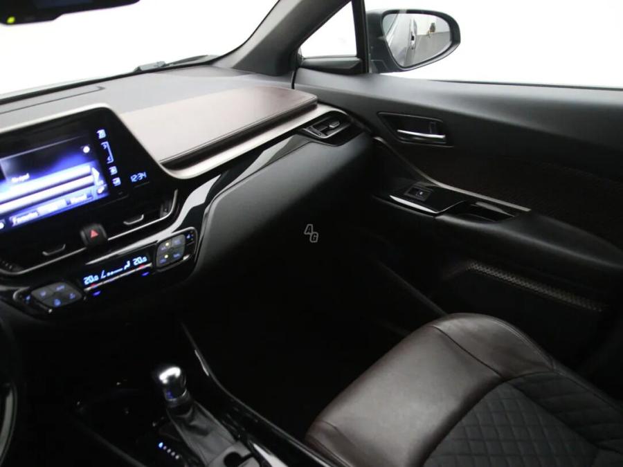 Серый Тойота C-HR 2017 в Вильнюс, объемом двигателя 1.80 л и пробегом 170 тыс. км за 16099 €, фото 22 на AUTOMOTO.COM.LV