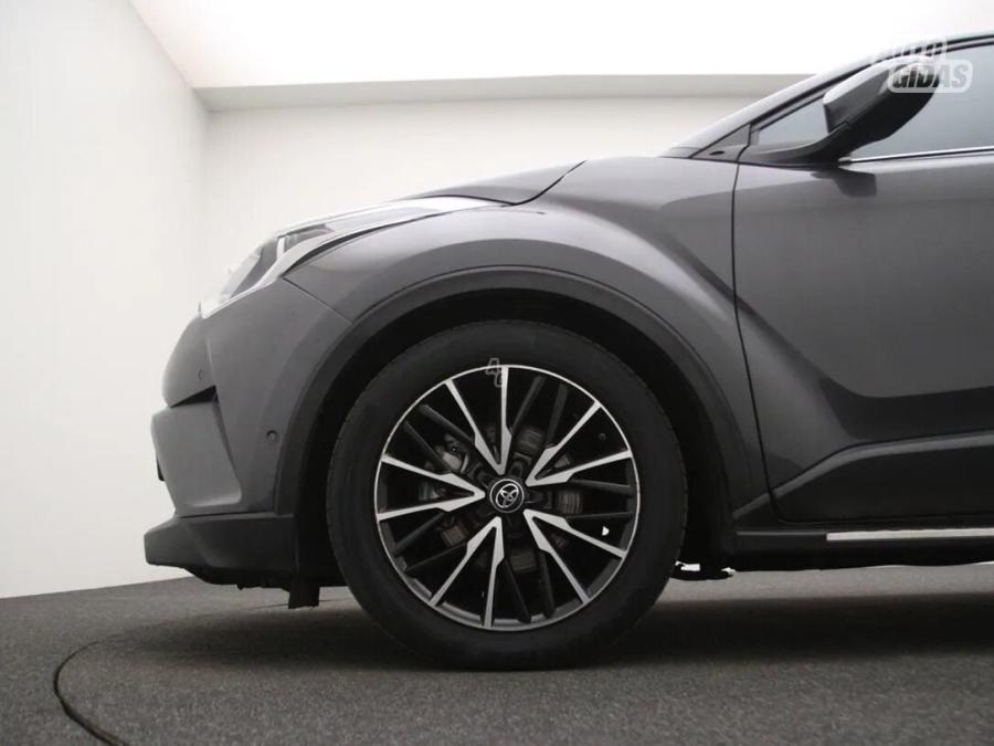 Серый Тойота C-HR 2017 в Вильнюс, объемом двигателя 1.80 л и пробегом 170 тыс. км за 16099 €, фото 29 на AUTOMOTO.COM.LV
