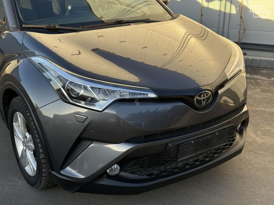 Grey Toyota C-HR 2017 in Utena, with an engine capacity of 1.20 L and mileage of 162 thousand km for 11600 €, photo 9 on AUTOMOTO.COM.LV