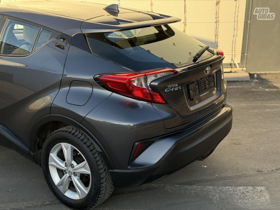 Grey Toyota C-HR 2017 in Utena, with an engine capacity of 1.20 L and mileage of 162 thousand km for 11600 €, photo 16 on AUTOMOTO.COM.LV