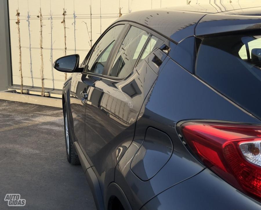 Grey Toyota C-HR 2017 in Utena, with an engine capacity of 1.20 L and mileage of 162 thousand km for 11600 €, photo 17 on AUTOMOTO.COM.LV