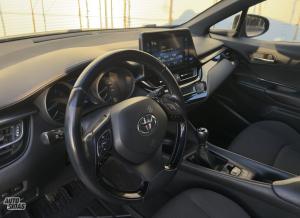 Grey Toyota C-HR 2017 in Utena, with an engine capacity of 1.20 L and mileage of 162 thousand km for 11600 €, photo 21 on AUTOMOTO.COM.LV