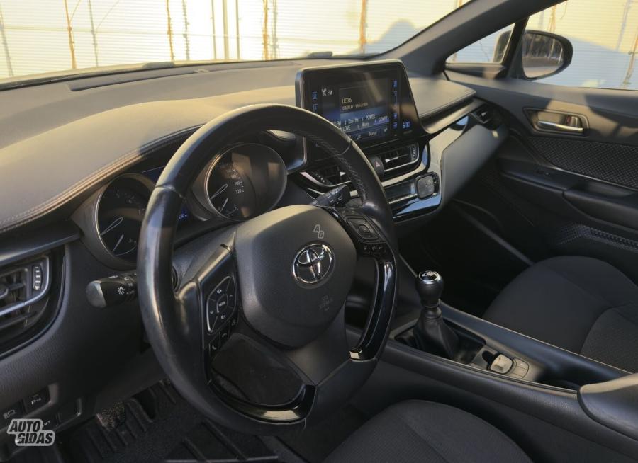 Grey Toyota C-HR 2017 in Utena, with an engine capacity of 1.20 L and mileage of 162 thousand km for 11600 €, photo 21 on AUTOMOTO.COM.LV