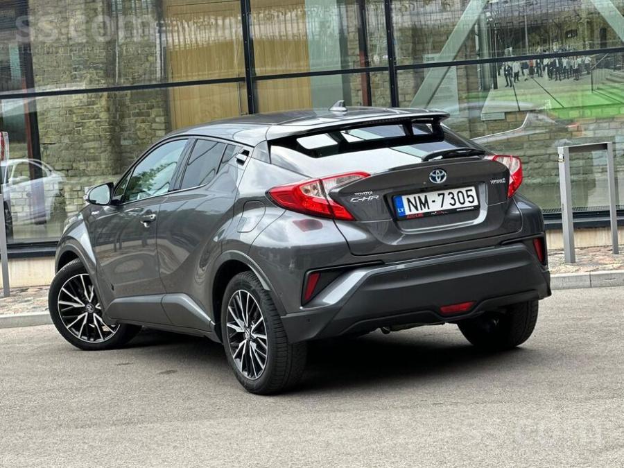 Серый Тойота C-HR 2017 в Рига, объемом двигателя 1.80 л и пробегом 157 тыс. км за 15250 €, фото 5 на AUTOMOTO.COM.LV