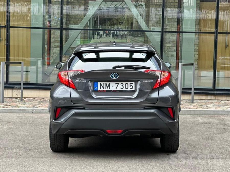 Серый Тойота C-HR 2017 в Рига, объемом двигателя 1.80 л и пробегом 157 тыс. км за 15250 €, фото 7 на AUTOMOTO.COM.LV