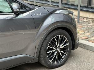 Серый Тойота C-HR 2017 в Рига, объемом двигателя 1.80 л и пробегом 157 тыс. км за 15250 €, фото 28 на AUTOMOTO.COM.LV
