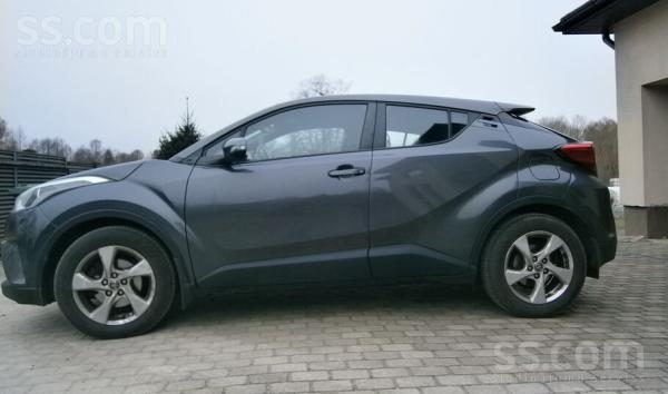 Серый Тойота C-HR 2017 в Рига, объемом двигателя 1.20 л и пробегом 173 тыс. км за 12890 €, фото 2 на AUTOMOTO.COM.LV