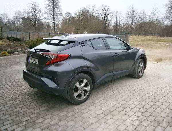 Серый Тойота C-HR 2017 в Рига, объемом двигателя 1.20 л и пробегом 173 тыс. км за 12890 €, фото 5 на AUTOMOTO.COM.LV