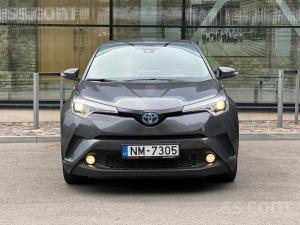 Grey Toyota C-HR 2017 in Riga, with an engine capacity of 1.80 L and mileage of 157 thousand km for 15250 €, photo 6 on AUTOMOTO.COM.LV