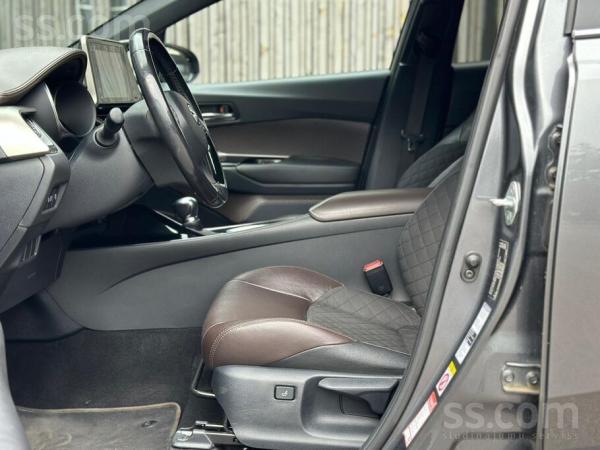 Pelēks Toyota C-HR 2017 Rīga, ar dzinēja tilpumu 1.80 L un nobraukumu 157 tūkst. km par 15250 €, foto 10 vietnē AUTOMOTO.COM.LV