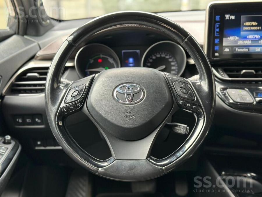Grey Toyota C-HR 2017 in Riga, with an engine capacity of 1.80 L and mileage of 157 thousand km for 15250 €, photo 13 on AUTOMOTO.COM.LV