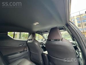 Grey Toyota C-HR 2017 in Riga, with an engine capacity of 1.80 L and mileage of 157 thousand km for 15250 €, photo 26 on AUTOMOTO.COM.LV