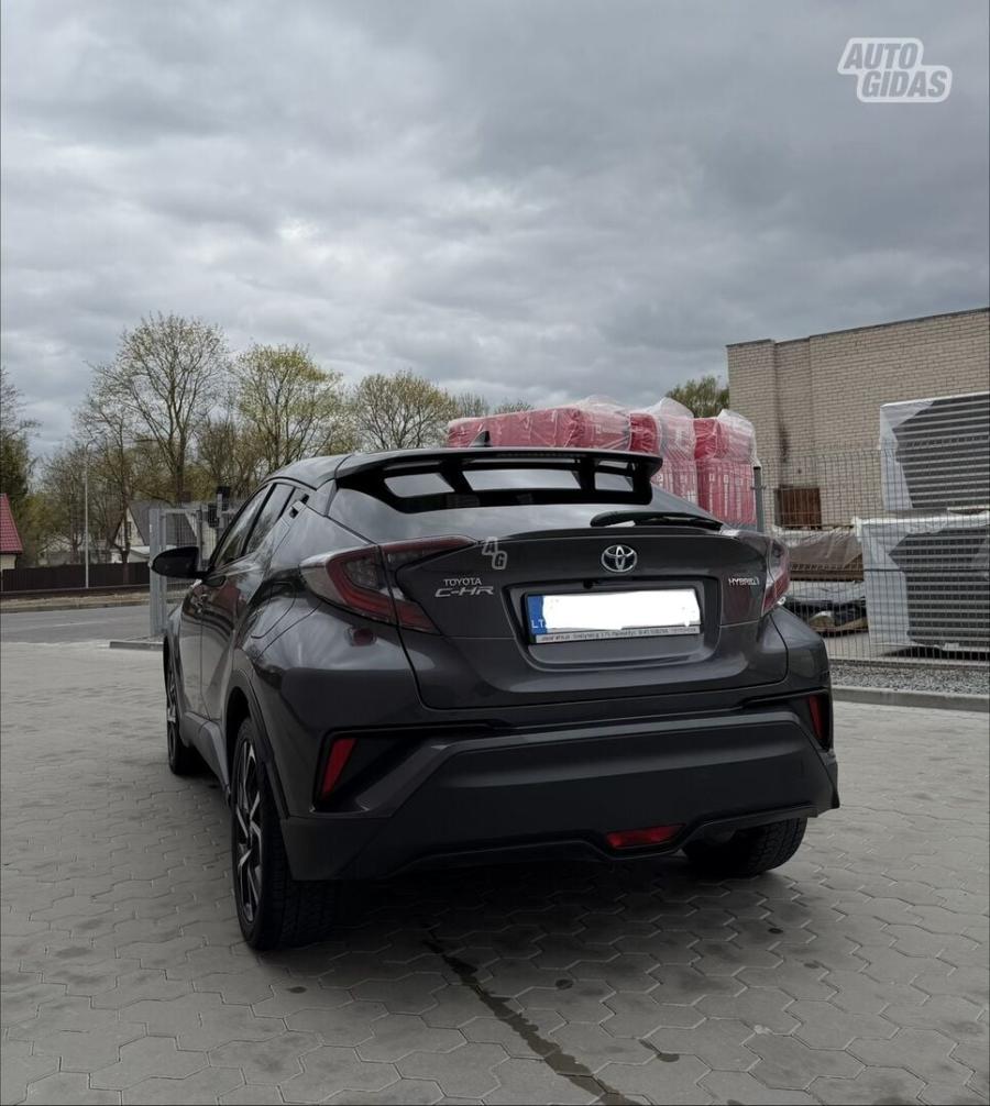 Grey Toyota C-HR 2017 in Panevezys, with an engine capacity of 1.80 L and mileage of 167 thousand km for 14999 €, photo 5 on AUTOMOTO.COM.LV