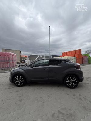 Grey Toyota C-HR 2017 in Panevezys, with an engine capacity of 1.80 L and mileage of 167 thousand km for 14999 €, photo 8 on AUTOMOTO.COM.LV