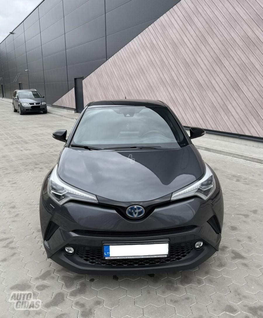 Grey Toyota C-HR 2017 in Panevezys, with an engine capacity of 1.80 L and mileage of 167 thousand km for 14999 €, photo 9 on AUTOMOTO.COM.LV