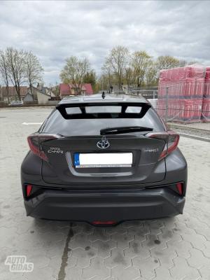 Grey Toyota C-HR 2017 in Panevezys, with an engine capacity of 1.80 L and mileage of 167 thousand km for 14999 €, photo 10 on AUTOMOTO.COM.LV