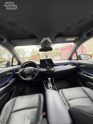 Grey Toyota C-HR 2017 in Panevezys, with an engine capacity of 1.80 L and mileage of 167 thousand km for 14999 €, photo 11 on AUTOMOTO.COM.LV