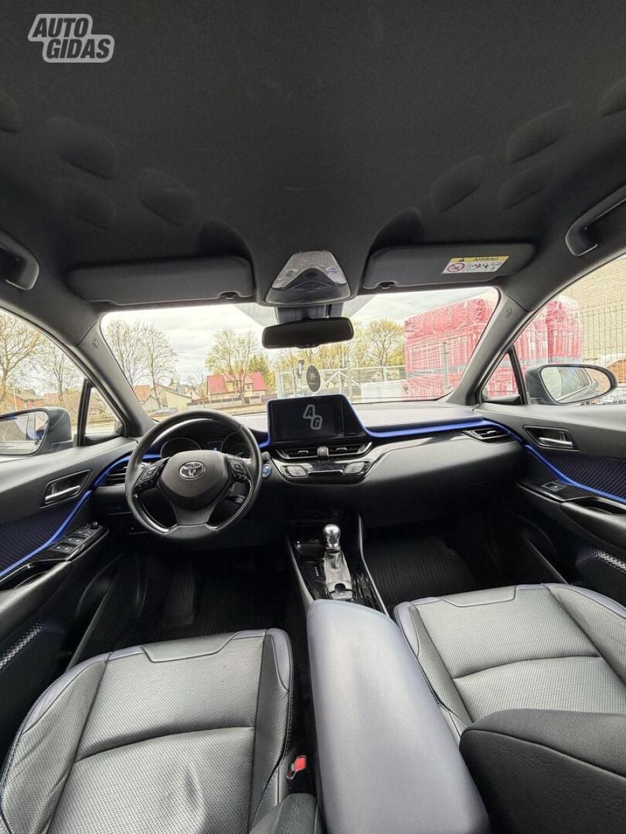 Grey Toyota C-HR 2017 in Panevezys, with an engine capacity of 1.80 L and mileage of 167 thousand km for 14999 €, photo 11 on AUTOMOTO.COM.LV