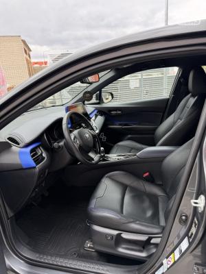 Grey Toyota C-HR 2017 in Panevezys, with an engine capacity of 1.80 L and mileage of 167 thousand km for 14999 €, photo 13 on AUTOMOTO.COM.LV