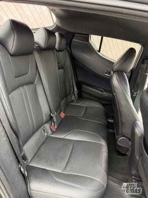 Grey Toyota C-HR 2017 in Panevezys, with an engine capacity of 1.80 L and mileage of 167 thousand km for 14999 €, photo 17 on AUTOMOTO.COM.LV
