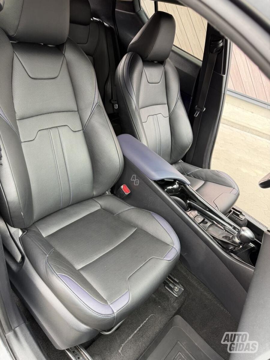Grey Toyota C-HR 2017 in Panevezys, with an engine capacity of 1.80 L and mileage of 167 thousand km for 14999 €, photo 20 on AUTOMOTO.COM.LV