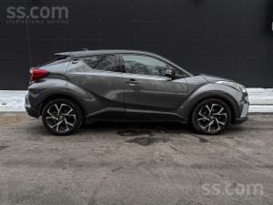 Pelēks Toyota C-HR 2017 Jelgava, ar dzinēja tilpumu 1.80 L un nobraukumu 0 tūkst. km par 13700 €, foto 5 vietnē AUTOMOTO.COM.LV