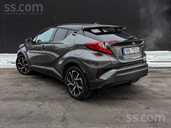 Grey Toyota C-HR 2017 in Jelgava, with an engine capacity of 1.80 L and mileage of 0 thousand km for 13700 €, photo 5 on AUTOMOTO.COM.LV